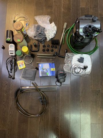 Готовый комплект для аквариума (вместе с аквариумо